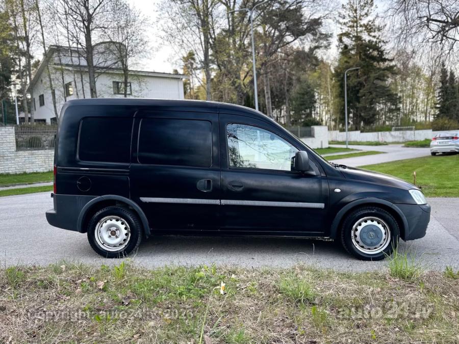 Black Opel Combo 2003 in Tallinn, with an engine capacity of 1.70 L and mileage of 204 thousand km for 990 €, photo 7 on AUTOMOTO.COM.LV