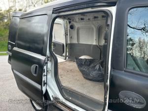 Black Opel Combo 2003 in Tallinn, with an engine capacity of 1.70 L and mileage of 204 thousand km for 990 €, photo 11 on AUTOMOTO.COM.LV