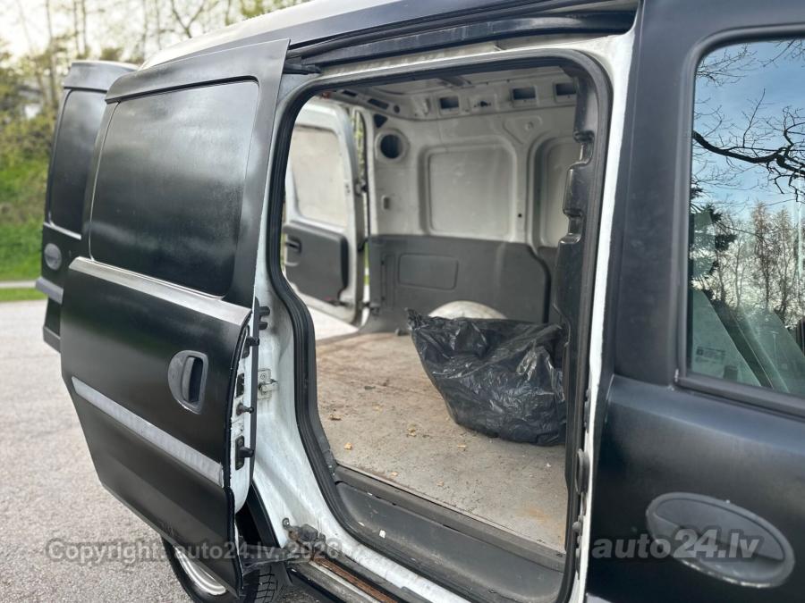 Black Opel Combo 2003 in Tallinn, with an engine capacity of 1.70 L and mileage of 204 thousand km for 990 €, photo 11 on AUTOMOTO.COM.LV