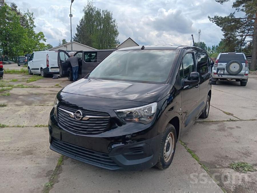 Black Opel Combo 2019 in Ogre, with an engine capacity of 1.60 L and mileage of 0 thousand km for 6500 €, photo 1 on AUTOMOTO.COM.LV