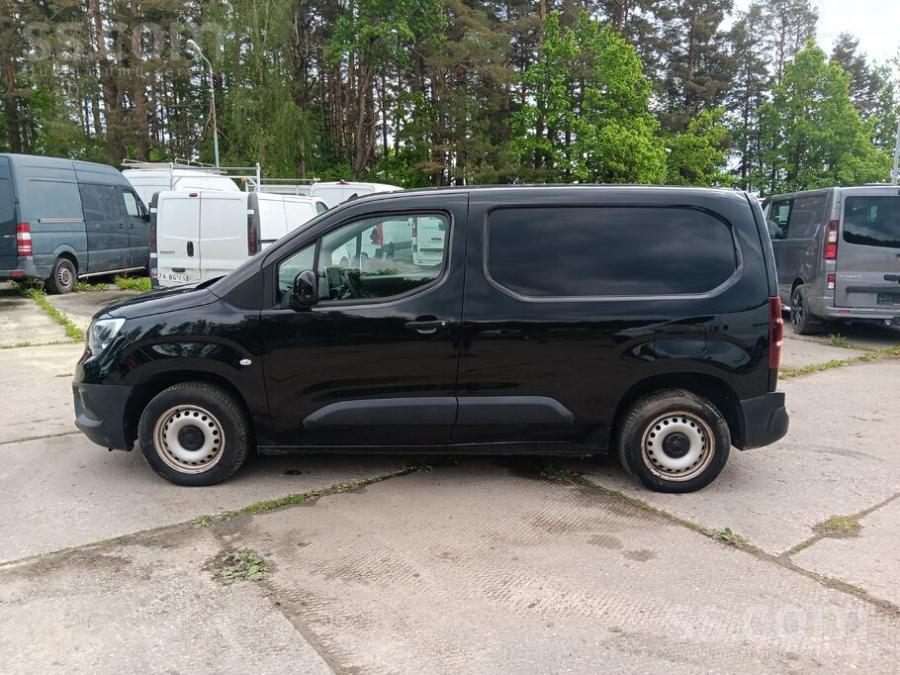 Black Opel Combo 2019 in Ogre, with an engine capacity of 1.60 L and mileage of 0 thousand km for 6500 €, photo 3 on AUTOMOTO.COM.LV