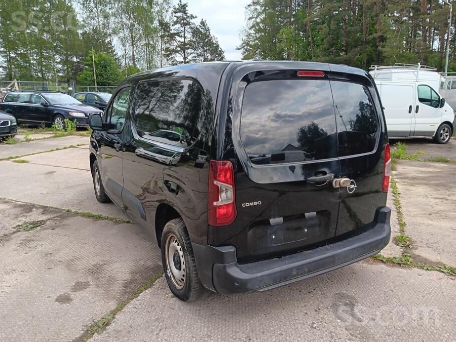 Black Opel Combo 2019 in Ogre, with an engine capacity of 1.60 L and mileage of 0 thousand km for 6500 €, photo 4 on AUTOMOTO.COM.LV