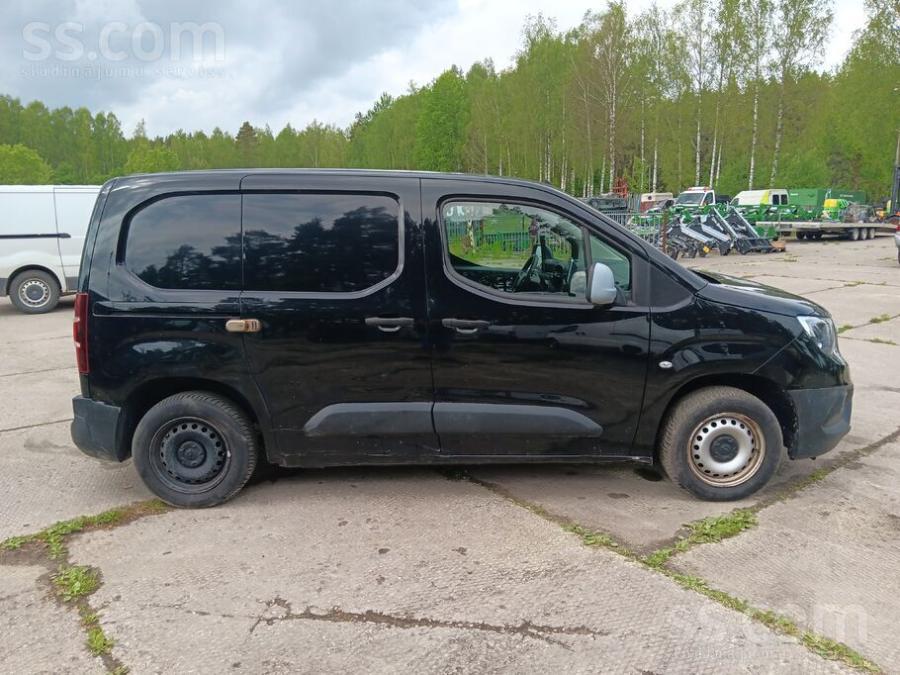 Black Opel Combo 2019 in Ogre, with an engine capacity of 1.60 L and mileage of 0 thousand km for 6500 €, photo 7 on AUTOMOTO.COM.LV