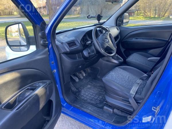 Blue Opel Combo 2013 in Riga, with an engine capacity of 1.60 L and mileage of 258 thousand km for 3700 €, photo 9 on AUTOMOTO.COM.LV