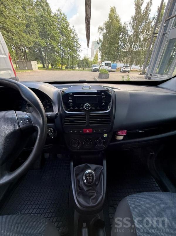 Zils Opel Combo 2015 Rīga, ar dzinēja tilpumu 1.60 L un nobraukumu 0 tūkst. km par 4500 €, foto 7 vietnē AUTOMOTO.COM.LV
