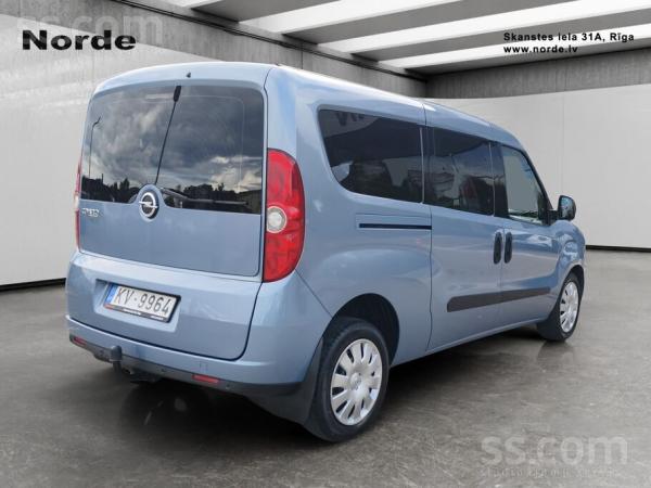 Blue Opel Combo 2017 in Riga, with an engine capacity of 1.60 L and mileage of 195 thousand km for 6980 €, photo 2 on AUTOMOTO.COM.LV