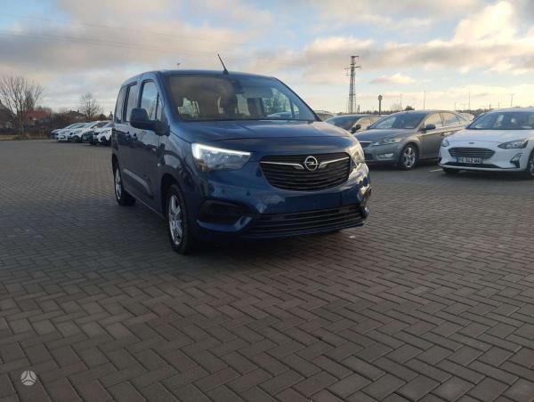 Blue Opel Combo 2020 in Taurage, with an engine capacity of 1.50 L and mileage of 105 thousand km for 8700 €, photo 2 on AUTOMOTO.COM.LV