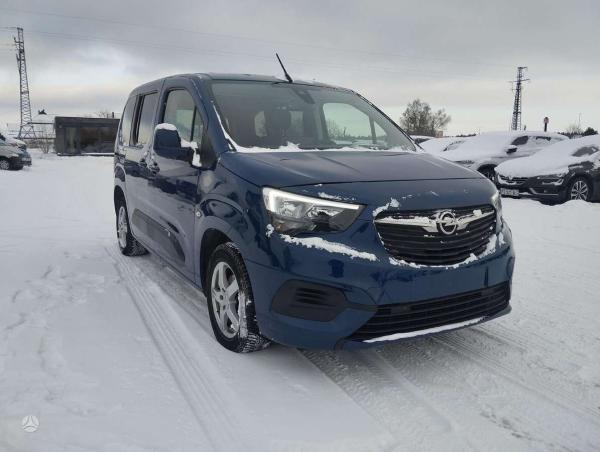Blue Opel Combo 2020 in Taurage, with an engine capacity of 1.50 L and mileage of 105 thousand km for 8800 €, photo 2 on AUTOMOTO.COM.LV