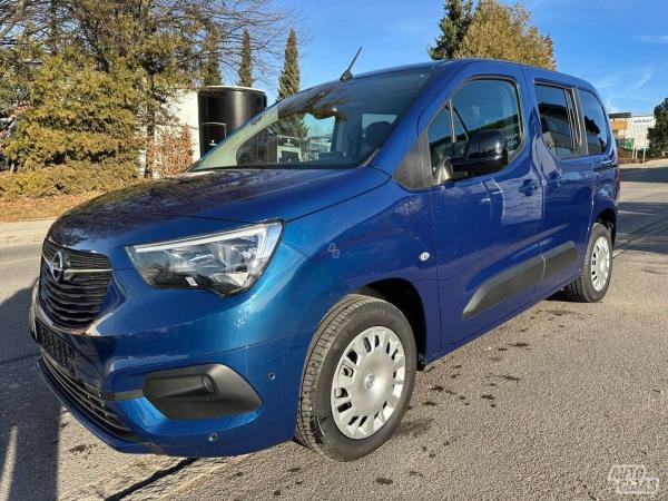 Blue Opel Combo 2022 in Kaunas, with an engine capacity of 1.20 L and mileage of 21 thousand km for 29019 €, photo 2 on AUTOMOTO.COM.LV