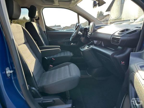 Blue Opel Combo 2022 in Kaunas, with an engine capacity of 1.20 L and mileage of 21 thousand km for 29019 €, photo 5 on AUTOMOTO.COM.LV