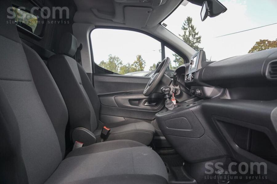 Blue Opel Combo 2023 in Riga, with an engine capacity of 1.50 L and mileage of 159 thousand km for 12990 €, photo 6 on AUTOMOTO.COM.LV