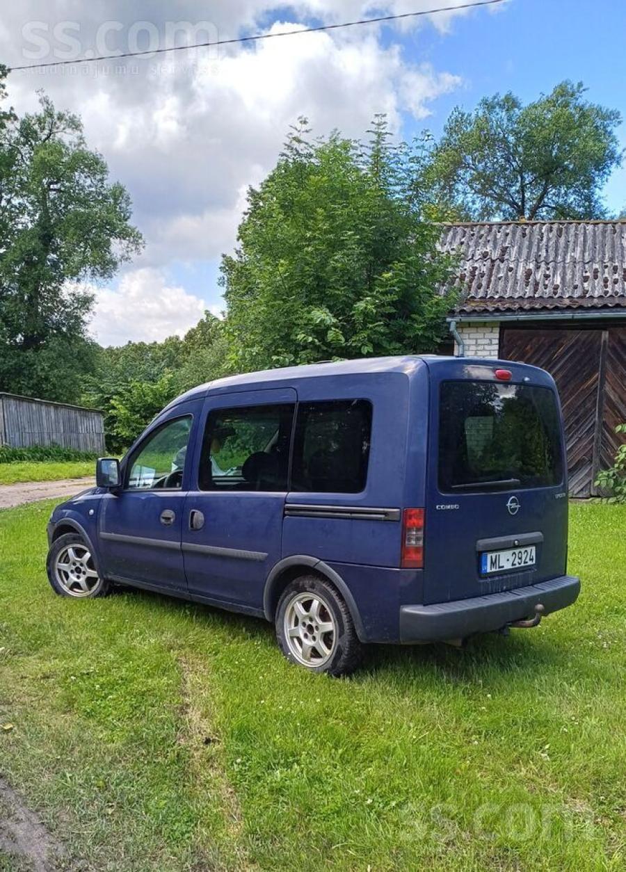 Blue Opel Combo 2008 in Riga, with an engine capacity of 1.70 L and mileage of 350 thousand km for 1650 €, photo 4 on AUTOMOTO.COM.LV