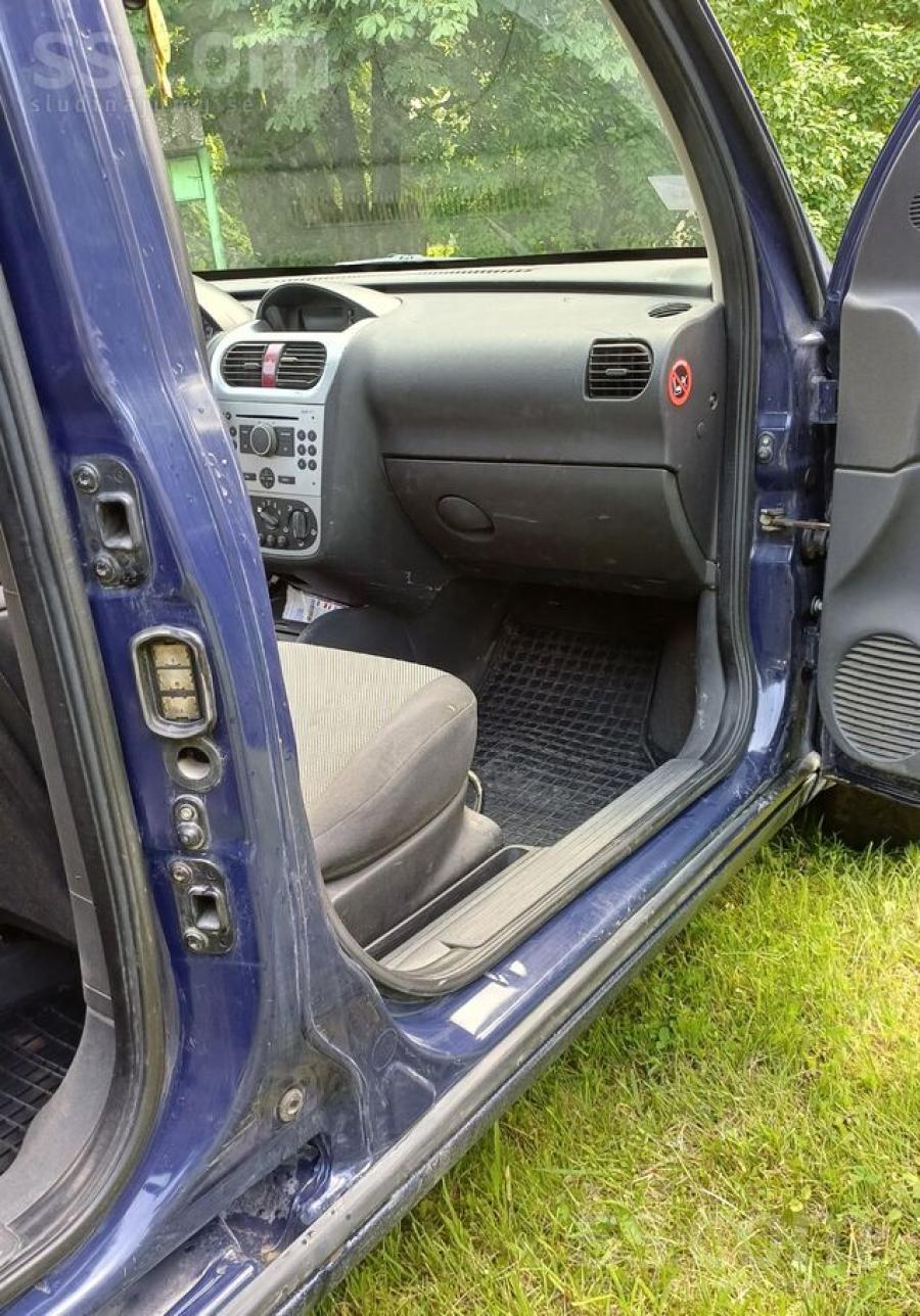 Blue Opel Combo 2008 in Riga, with an engine capacity of 1.70 L and mileage of 350 thousand km for 1650 €, photo 6 on AUTOMOTO.COM.LV
