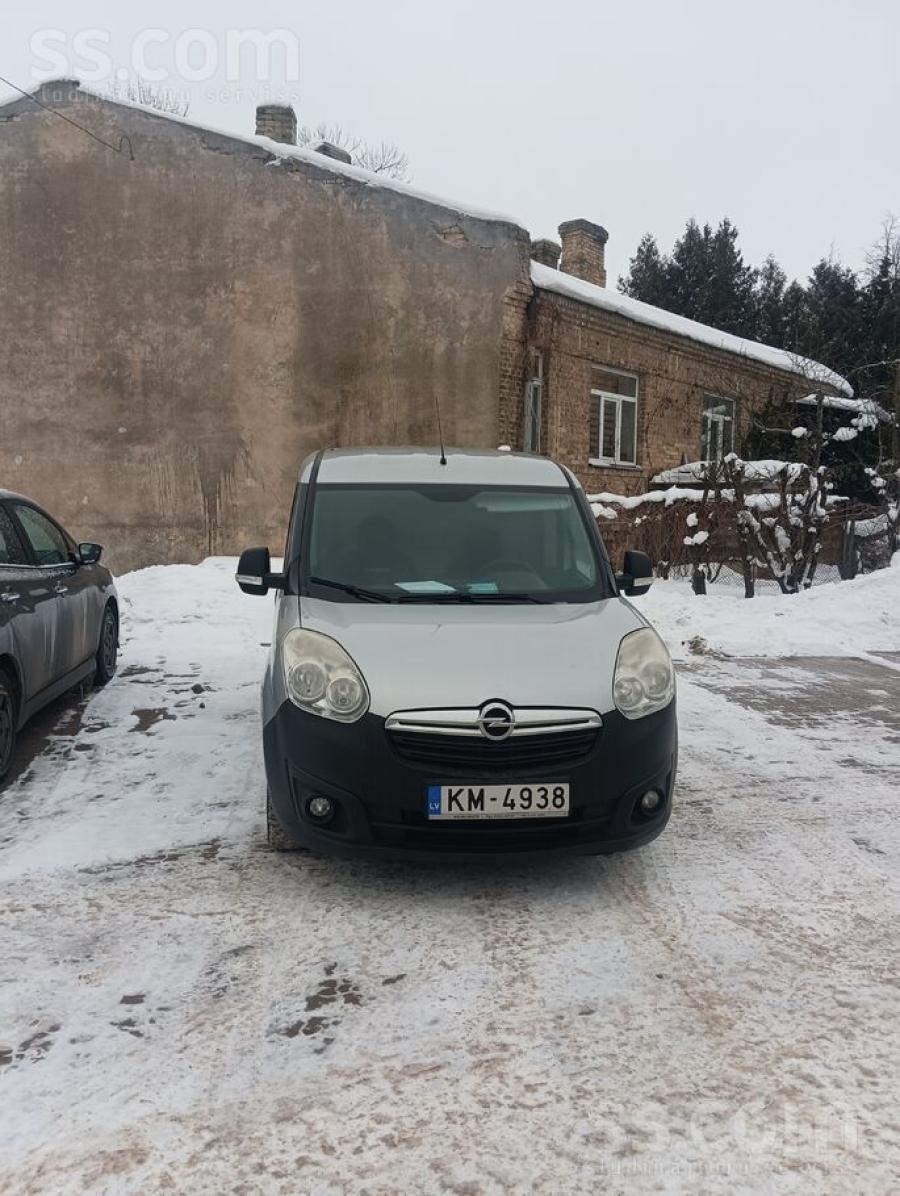 Blue Opel Combo 2016 in Dobele, with an engine capacity of 1.30 L and mileage of 53 thousand km for 5000 €, photo 3 on AUTOMOTO.COM.LV