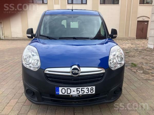 Blue Opel Combo 2017 in Bauska, with an engine capacity of 1.30 L and mileage of 111 thousand km for 4950 €, photo 2 on AUTOMOTO.COM.LV