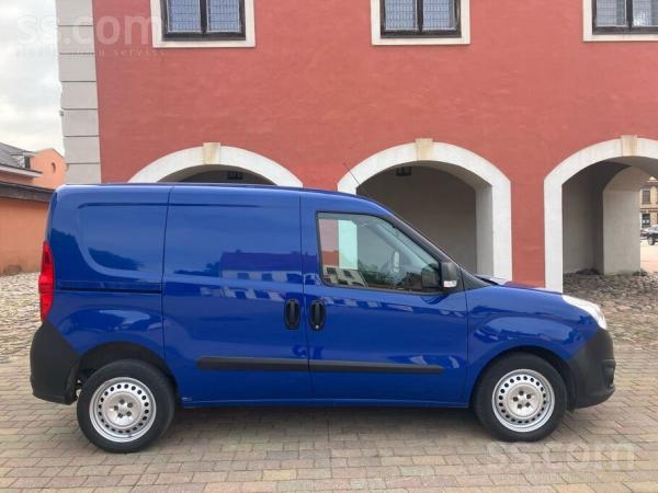 Blue Opel Combo 2017 in Bauska, with an engine capacity of 1.30 L and mileage of 111 thousand km for 4950 €, photo 4 on AUTOMOTO.COM.LV