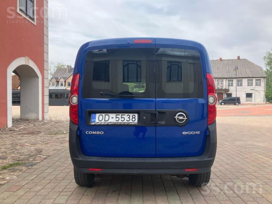 Blue Opel Combo 2017 in Bauska, with an engine capacity of 1.30 L and mileage of 111 thousand km for 4950 €, photo 7 on AUTOMOTO.COM.LV