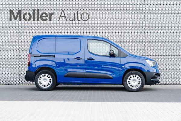 Blue Opel Combo 2022 in Marupe, with an engine capacity of 0.10 L and mileage of 40 thousand km for 20195 €, photo 6 on AUTOMOTO.COM.LV