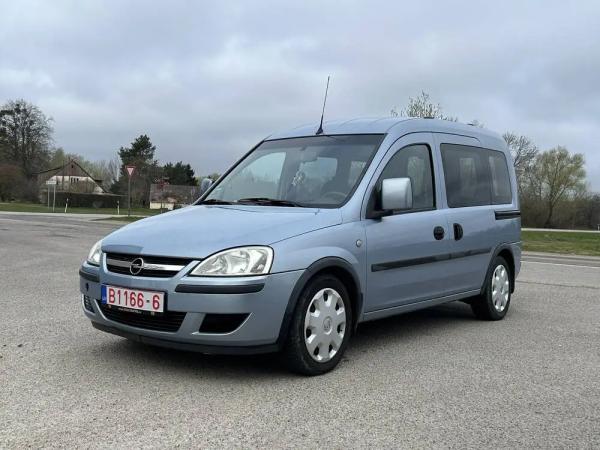 Zils Opel Combo 2004 Grobiņa, ar dzinēja tilpumu 1.70 L un nobraukumu 260 tūkst. km par 2500 €, foto 1 vietnē AUTOMOTO.COM.LV