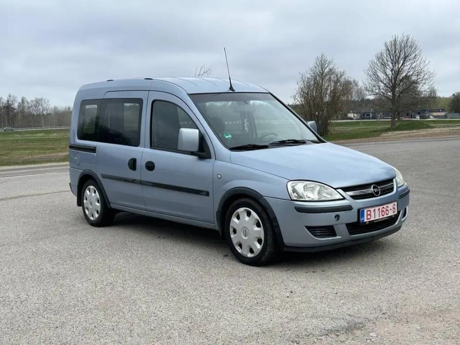 Zils Opel Combo 2004 Grobiņa, ar dzinēja tilpumu 1.70 L un nobraukumu 260 tūkst. km par 2500 €, foto 4 vietnē AUTOMOTO.COM.LV