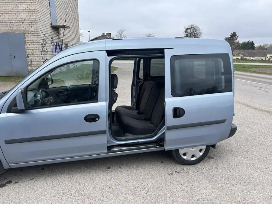 Zils Opel Combo 2004 Grobiņa, ar dzinēja tilpumu 1.70 L un nobraukumu 260 tūkst. km par 2500 €, foto 5 vietnē AUTOMOTO.COM.LV