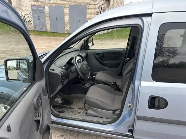 Blue Opel Combo 2004 in Grobiņa, with an engine capacity of 1.70 L and mileage of 260 thousand km for 2500 €, photo 8 on AUTOMOTO.COM.LV