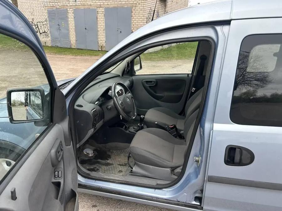 Zils Opel Combo 2004 Grobiņa, ar dzinēja tilpumu 1.70 L un nobraukumu 260 tūkst. km par 2500 €, foto 9 vietnē AUTOMOTO.COM.LV