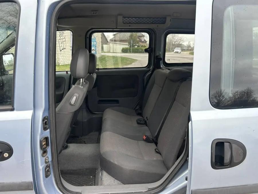 Zils Opel Combo 2004 Grobiņa, ar dzinēja tilpumu 1.70 L un nobraukumu 260 tūkst. km par 2500 €, foto 12 vietnē AUTOMOTO.COM.LV