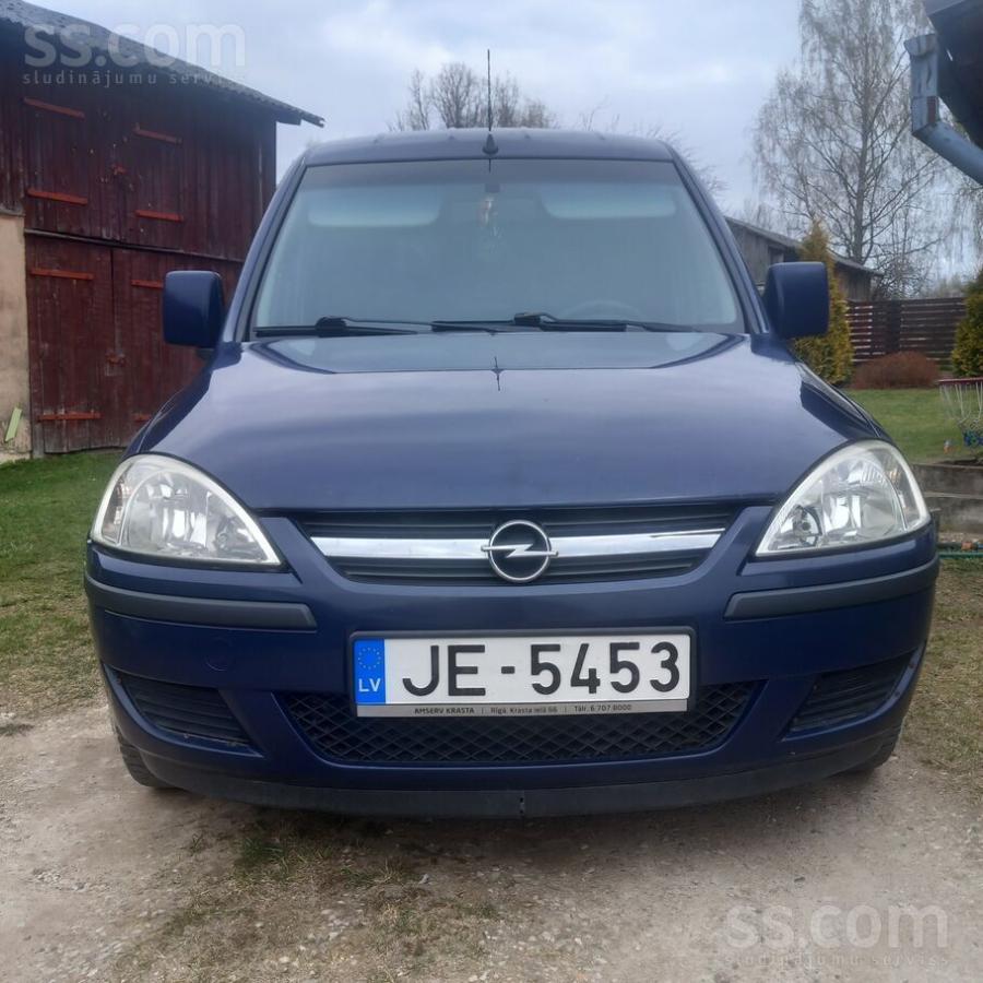 Zils Opel Combo 2006 Cēsis, ar dzinēja tilpumu 1.40 L un nobraukumu 330 tūkst. km par 1100 €, foto 1 vietnē AUTOMOTO.COM.LV