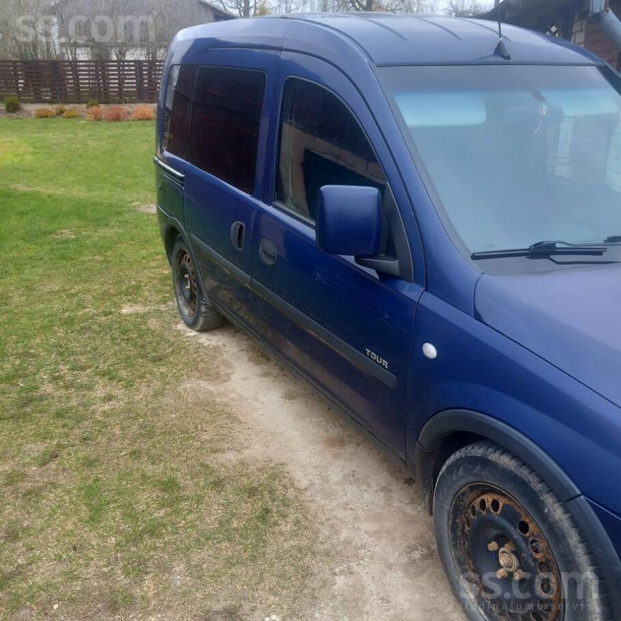 Zils Opel Combo 2006 Cēsis, ar dzinēja tilpumu 1.40 L un nobraukumu 330 tūkst. km par 1100 €, foto 3 vietnē AUTOMOTO.COM.LV