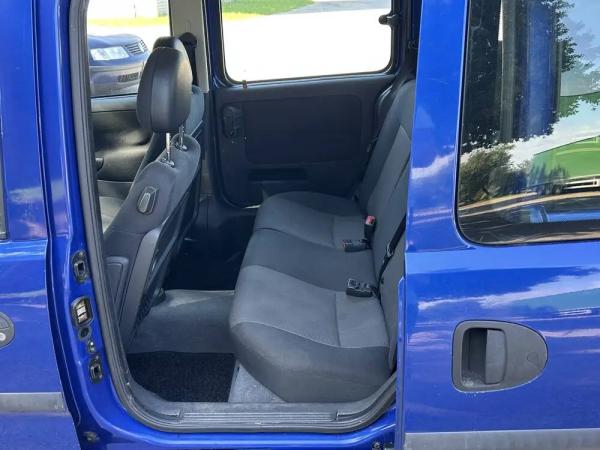 Zils Opel Combo 2007 Grobiņa, ar dzinēja tilpumu 1.60 L un nobraukumu 259 tūkst. km par 2700 €, foto 8 vietnē AUTOMOTO.COM.LV