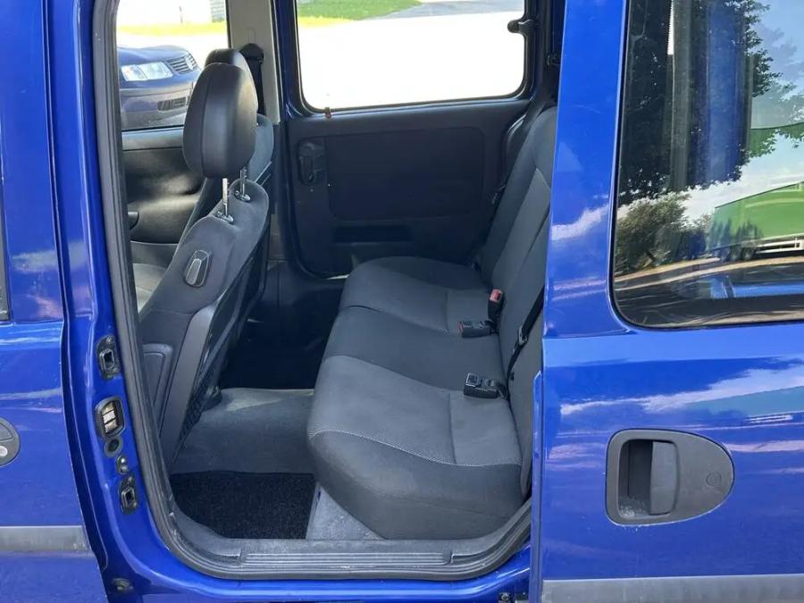 Zils Opel Combo 2007 Grobiņa, ar dzinēja tilpumu 1.60 L un nobraukumu 259 tūkst. km par 2700 €, foto 9 vietnē AUTOMOTO.COM.LV