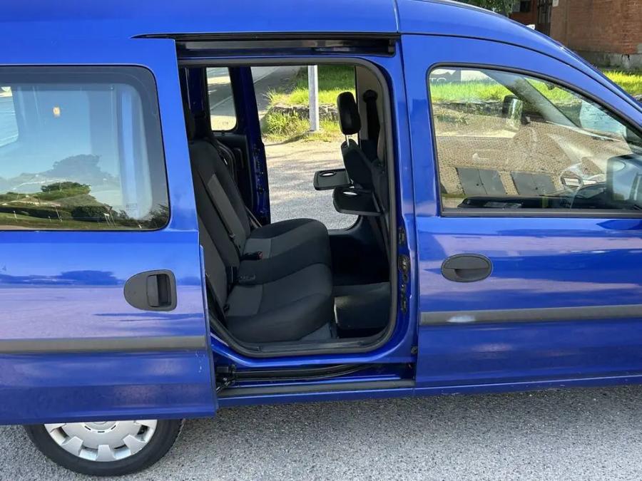 Zils Opel Combo 2007 Grobiņa, ar dzinēja tilpumu 1.60 L un nobraukumu 259 tūkst. km par 2700 €, foto 12 vietnē AUTOMOTO.COM.LV