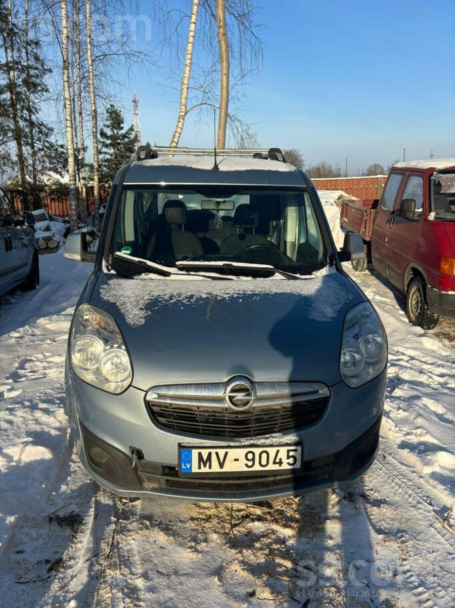 Blue Opel Combo 2012 in Cesis, with an engine capacity of 1.60 L and mileage of 289 thousand km for 1200 €, photo 4 on AUTOMOTO.COM.LV