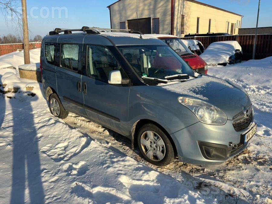 Blue Opel Combo 2012 in Cesis, with an engine capacity of 1.60 L and mileage of 289 thousand km for 1200 €, photo 5 on AUTOMOTO.COM.LV