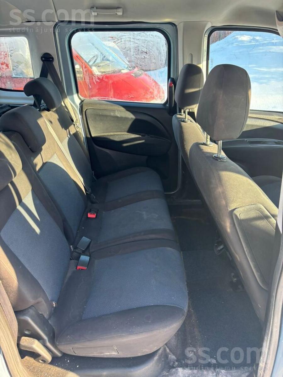 Blue Opel Combo 2012 in Cesis, with an engine capacity of 1.60 L and mileage of 289 thousand km for 1200 €, photo 8 on AUTOMOTO.COM.LV