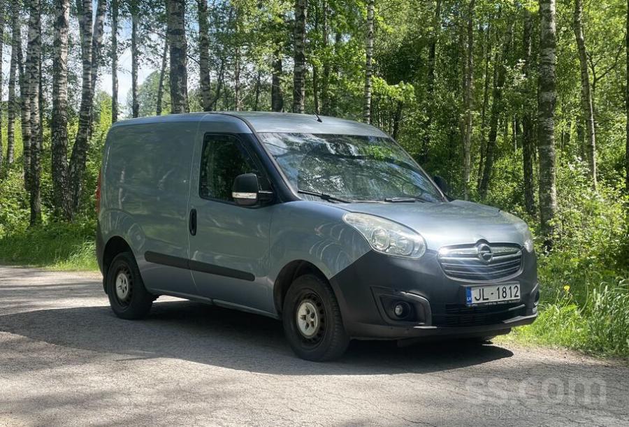Blue Opel Combo 2013 in Riga, with an engine capacity of 1.30 L and mileage of 267 thousand km for 3200 €, photo 1 on AUTOMOTO.COM.LV