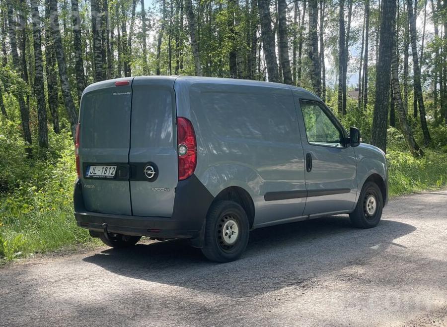 Blue Opel Combo 2013 in Riga, with an engine capacity of 1.30 L and mileage of 267 thousand km for 3200 €, photo 3 on AUTOMOTO.COM.LV