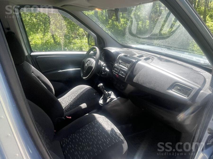 Blue Opel Combo 2013 in Riga, with an engine capacity of 1.30 L and mileage of 267 thousand km for 3200 €, photo 9 on AUTOMOTO.COM.LV