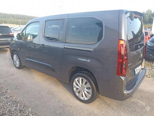 Brown Opel Combo 2022 in Vilnius, with an engine capacity of 1.50 L and mileage of 33 thousand km for 17650 €, photo 6 on AUTOMOTO.COM.LV