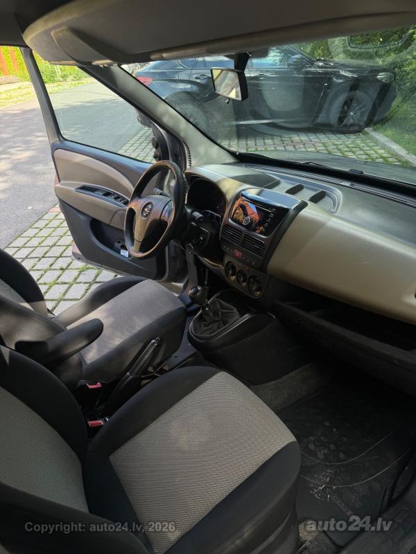 Brown Opel Combo 2012 in Tallinn, with an engine capacity of 1.60 L and mileage of 226 thousand km for 2798 €, photo 8 on AUTOMOTO.COM.LV