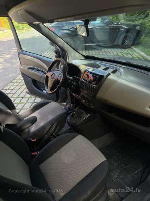 Brown Opel Combo 2012 in Tallinn, with an engine capacity of 1.60 L and mileage of 226 thousand km for 2798 €, photo 9 on AUTOMOTO.COM.LV