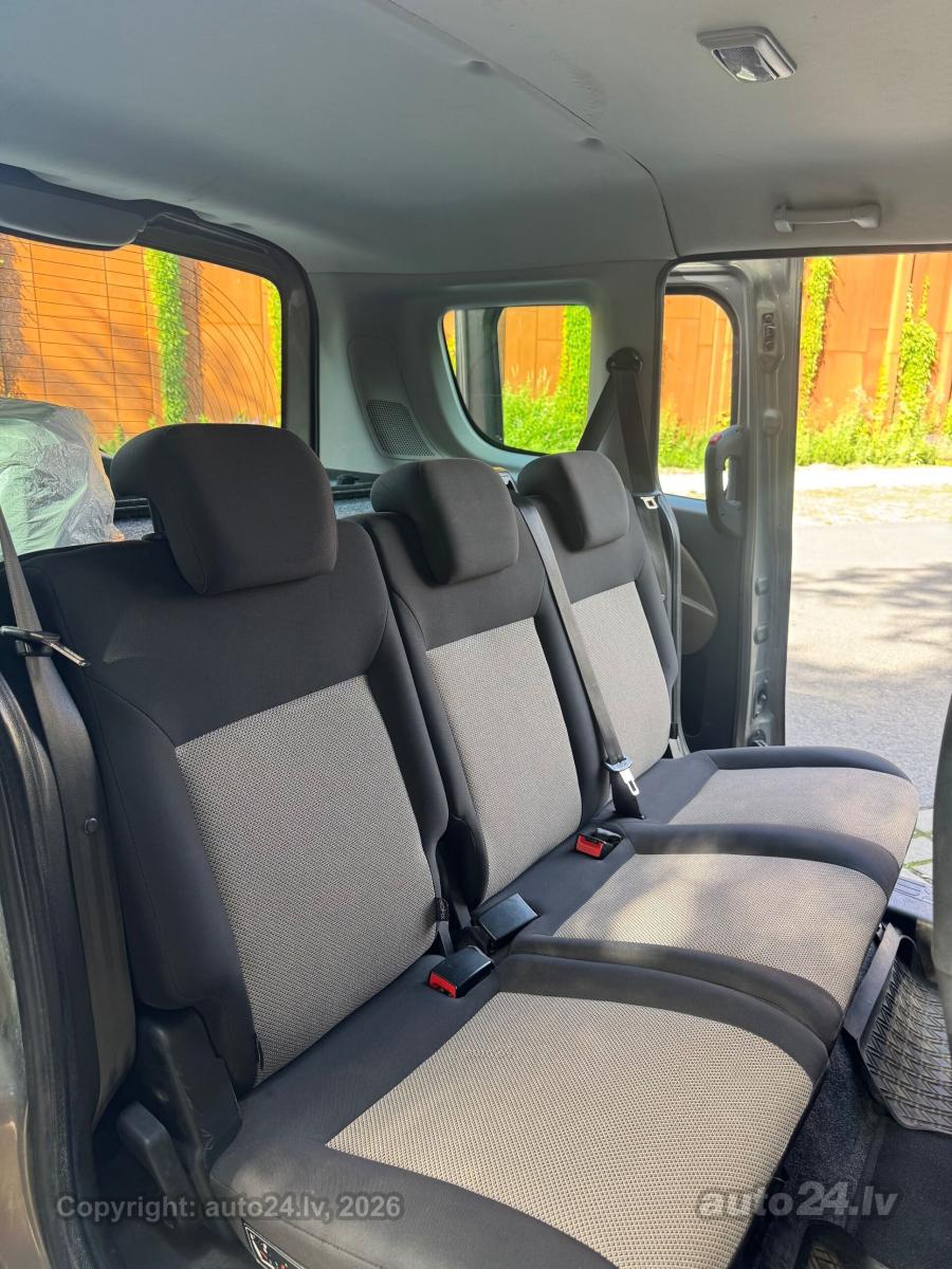Brown Opel Combo 2012 in Tallinn, with an engine capacity of 1.60 L and mileage of 226 thousand km for 2798 €, photo 10 on AUTOMOTO.COM.LV