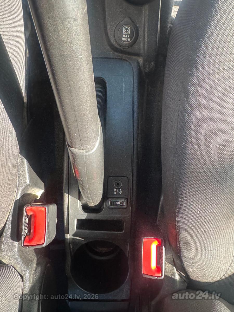 Brown Opel Combo 2012 in Tallinn, with an engine capacity of 1.60 L and mileage of 226 thousand km for 2798 €, photo 13 on AUTOMOTO.COM.LV
