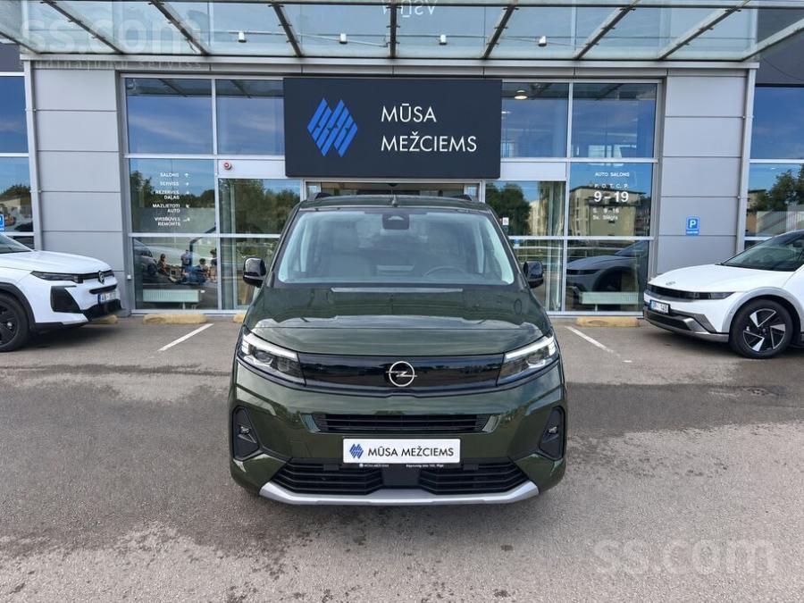 Green Opel Combo 2026 in Riga, with an engine capacity of 1.50 L and mileage of 10 thousand km for 33500 €, photo 3 on AUTOMOTO.COM.LV