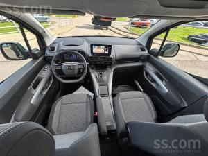 Green Opel Combo 2026 in Riga, with an engine capacity of 1.50 L and mileage of 10 thousand km for 33500 €, photo 13 on AUTOMOTO.COM.LV
