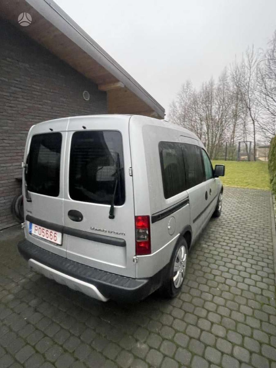 Grey Opel Combo 2010 in Vilnius, with an engine capacity of 1.69 L and mileage of 250 thousand km for 2799 €, photo 4 on AUTOMOTO.COM.LV