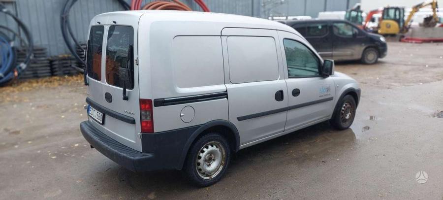 Grey Opel Combo 2008 in Kaunas, with an engine capacity of 1.40 L and mileage of 336 thousand km for 1513 €, photo 3 on AUTOMOTO.COM.LV