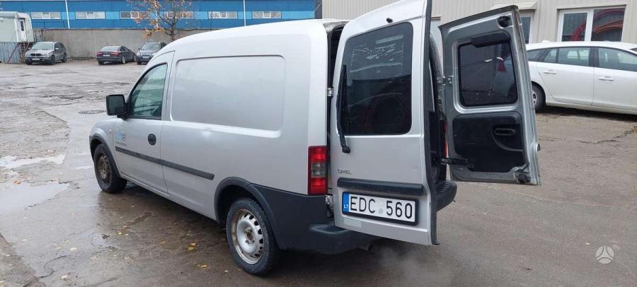 Grey Opel Combo 2008 in Kaunas, with an engine capacity of 1.40 L and mileage of 336 thousand km for 1513 €, photo 5 on AUTOMOTO.COM.LV