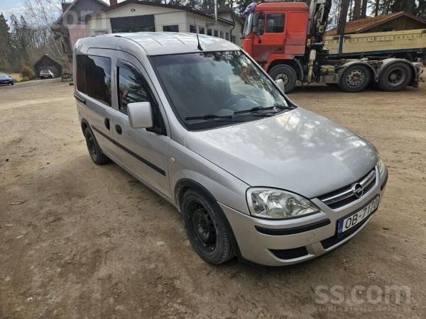 Grey Opel Combo 2004 in Cesis, with an engine capacity of 1.70 L and mileage of 230 thousand km for 1850 €, photo 4 on AUTOMOTO.COM.LV